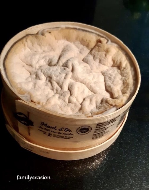 Étudiante confinée ou les affres du « verre solitaire » ! - Family Evasion